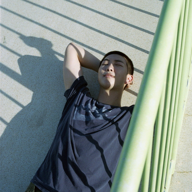 RM、新曲「Come back to me」MVで様々な次元へ ｜ ガジェット通信 GetNews