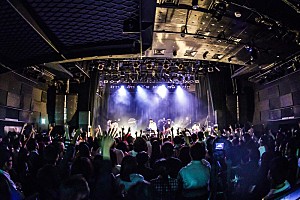 DATS、新体制初のフリーイベントが超満員の大盛況 MONJOE(Vo.)とAAAMYYYとのコラボ曲も初披露 | Daily News ...