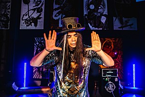 ComplianS、1stアルバム配信リリース＆収録曲「Funky Messiah」MV公開 | Daily News | Billboard ...