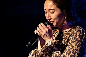 Ms.OOJA、『流しのOOJA 3』収録楽曲「恋」ライブ映像公開 | Daily News | Billboard JAPAN