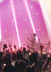 Eve初のアジアツアー、クアラルンプール公演ライブ写真＆ドキュメントムービーを公開 | Daily News | Billboard JAPAN
