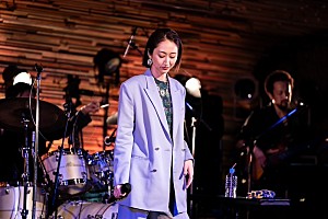 Ms.OOJA、『流しのOOJA 3』より「もう一つの土曜日」ライブ映像公開 | Daily News | Billboard JAPAN