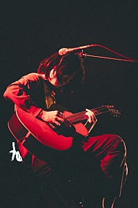 ＜ライブレポート＞tonun、スモーキーな歌声と卓越したギタープレイに目を見張る弾き語りワンマンツアー最終日 | Daily News | Billboard JAPAN