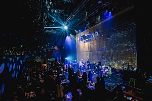 ＜ライブレポート＞「共に成長していく」Awichが家族・仲間・ファンと分かち合った特別な夜 | Daily News | Billboard ...